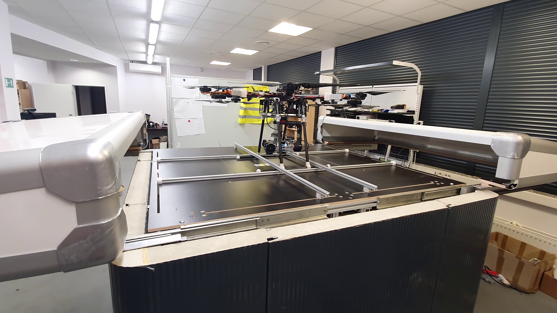 Laboratory tests of the landing pad actuators - AutoInvent